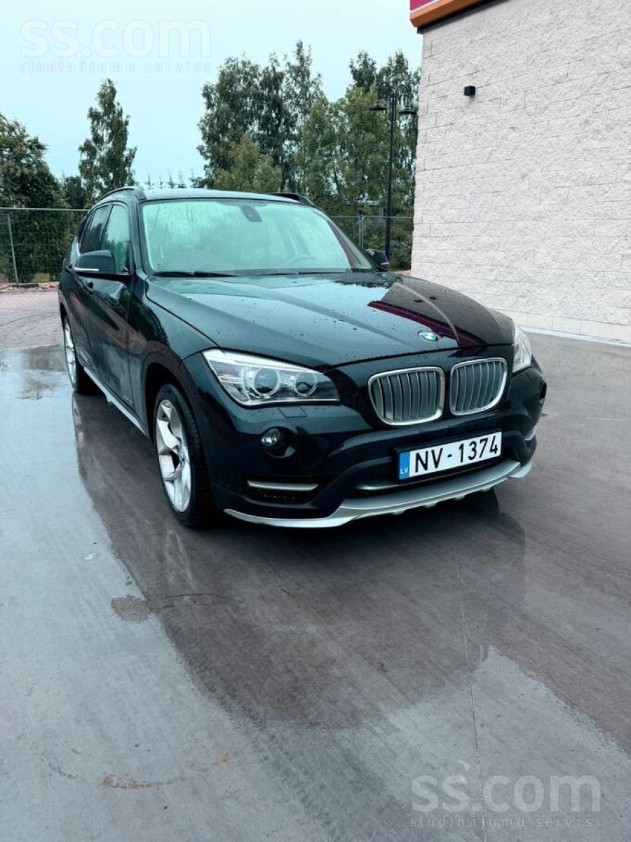 Black BMW X1 2015 in Cesis, with an engine capacity of 2.00 L and mileage of 340 thousand km for 8900 €, photo 1 on AUTOMOTO.COM.LV