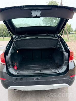 Black BMW X1 2015 in Cesis, with an engine capacity of 2.00 L and mileage of 340 thousand km for 8900 €, photo 4 on AUTOMOTO.COM.LV