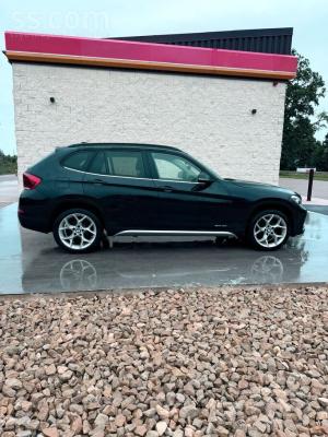 Black BMW X1 2015 in Cesis, with an engine capacity of 2.00 L and mileage of 340 thousand km for 8900 €, photo 6 on AUTOMOTO.COM.LV
