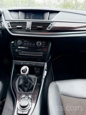 Black BMW X1 2015 in Cesis, with an engine capacity of 2.00 L and mileage of 340 thousand km for 8900 €, photo 7 on AUTOMOTO.COM.LV