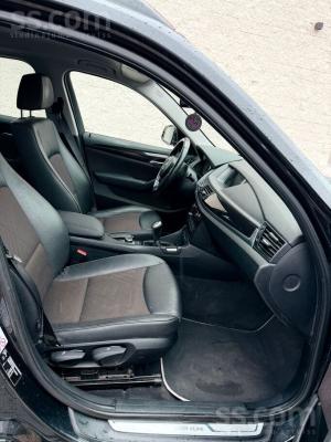 Black BMW X1 2015 in Cesis, with an engine capacity of 2.00 L and mileage of 340 thousand km for 8900 €, photo 8 on AUTOMOTO.COM.LV