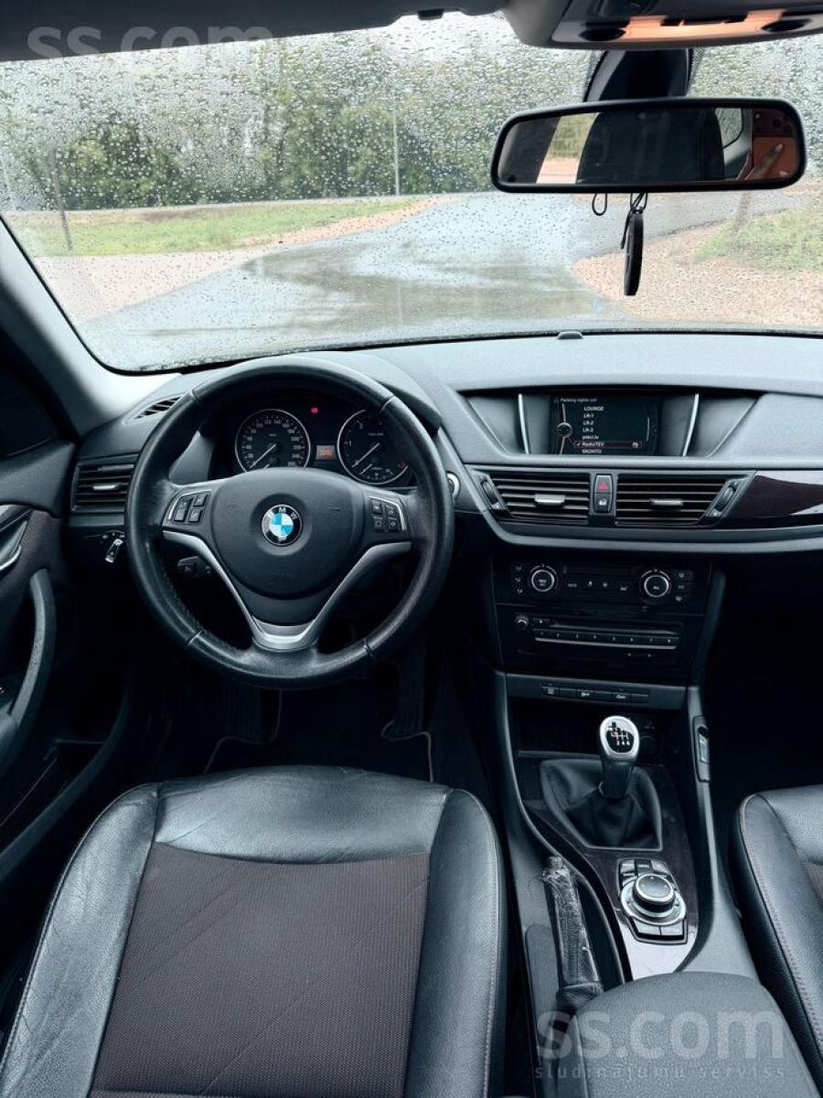 Black BMW X1 2015 in Cesis, with an engine capacity of 2.00 L and mileage of 340 thousand km for 8900 €, photo 9 on AUTOMOTO.COM.LV