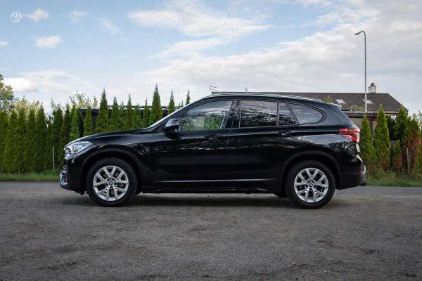 Black BMW X1 2015 in Elektrenai, with an engine capacity of 2.00 L and mileage of 153 thousand km for 14550 €, photo 2 on AUTOMOTO.COM.LV