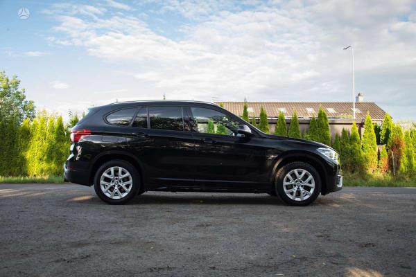 Black BMW X1 2015 in Elektrenai, with an engine capacity of 2.00 L and mileage of 153 thousand km for 14550 €, photo 6 on AUTOMOTO.COM.LV