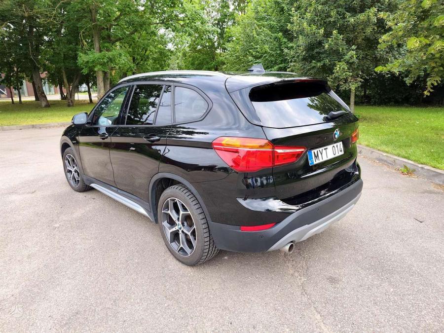 Black BMW X1 2015 in Kaunas, with an engine capacity of 2.00 L and mileage of 280 thousand km for 12000 €, photo 4 on AUTOMOTO.COM.LV