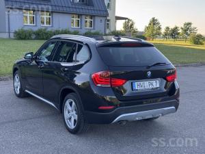 Black BMW X1 2015 in Cesis, with an engine capacity of 2.00 L and mileage of 290 thousand km for 8750 €, photo 7 on AUTOMOTO.COM.LV