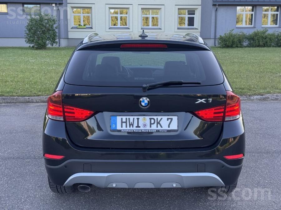 Black BMW X1 2015 in Cesis, with an engine capacity of 2.00 L and mileage of 290 thousand km for 8750 €, photo 8 on AUTOMOTO.COM.LV