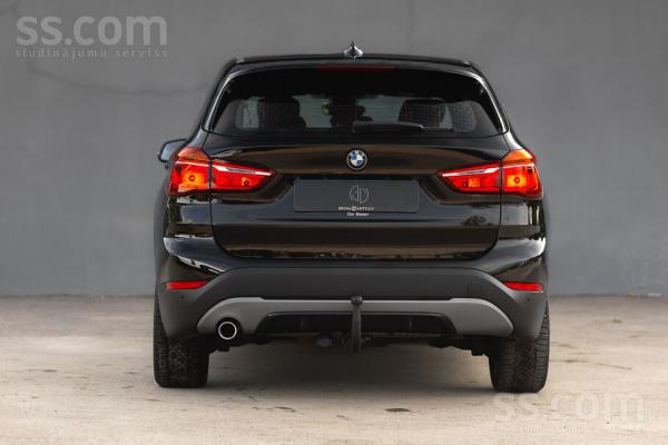 Black BMW X1 2016 in Jelgava, with an engine capacity of 2.00 L and mileage of 235 thousand km for 8990 €, photo 5 on AUTOMOTO.COM.LV