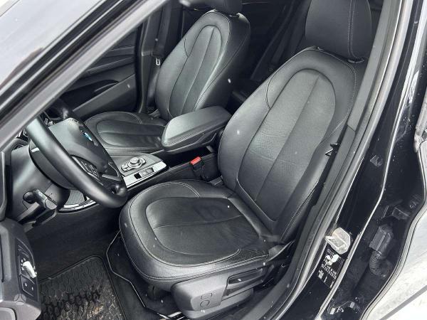Black BMW X1 2016 in Utena, with an engine capacity of 2.00 L and mileage of 250 thousand km for 8800 €, photo 10 on AUTOMOTO.COM.LV