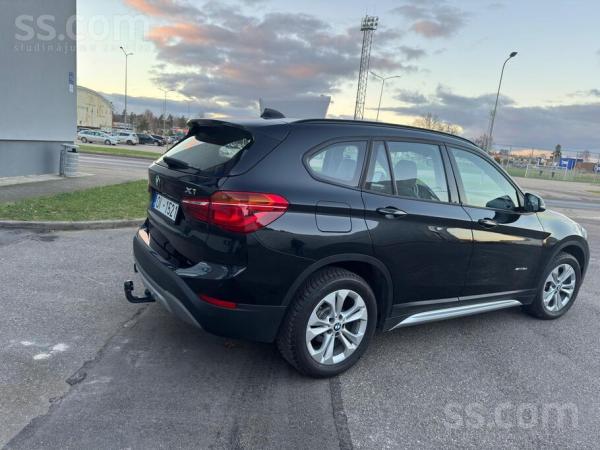 Black BMW X1 2016 in Cesis, with an engine capacity of 2.00 L and mileage of 185 thousand km for 12900 €, photo 5 on AUTOMOTO.COM.LV