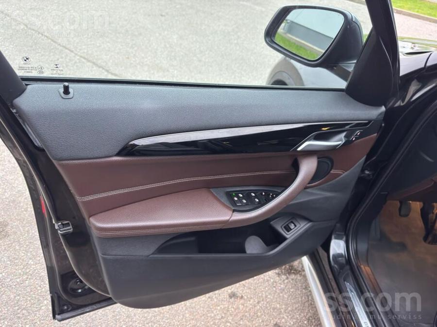 Black BMW X1 2016 in Cesis, with an engine capacity of 2.00 L and mileage of 185 thousand km for 12800 €, photo 12 on AUTOMOTO.COM.LV