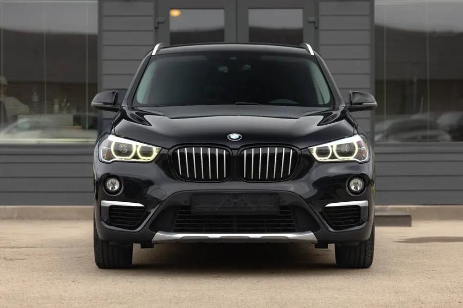 Black BMW X1 2016 in Jelgava, with an engine capacity of 2.00 L and mileage of 235 thousand km for 13850 €, photo 6 on AUTOMOTO.COM.LV