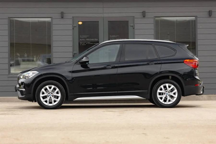 Black BMW X1 2016 in Jelgava, with an engine capacity of 2.00 L and mileage of 235 thousand km for 13850 €, photo 7 on AUTOMOTO.COM.LV