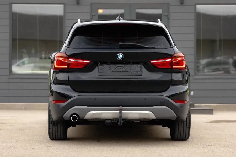 Black BMW X1 2016 in Jelgava, with an engine capacity of 2.00 L and mileage of 235 thousand km for 13850 €, photo 8 on AUTOMOTO.COM.LV