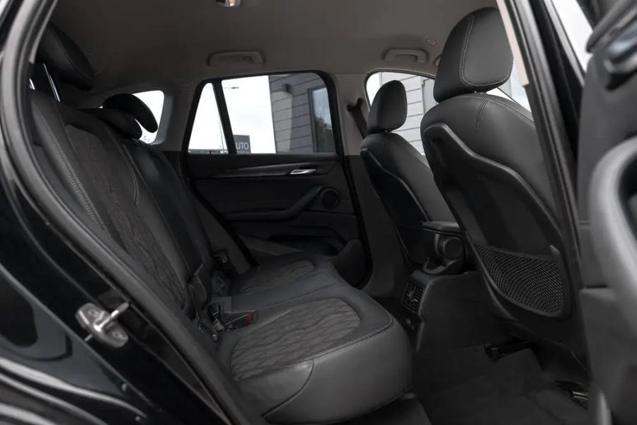 Black BMW X1 2016 in Jelgava, with an engine capacity of 2.00 L and mileage of 235 thousand km for 13850 €, photo 11 on AUTOMOTO.COM.LV