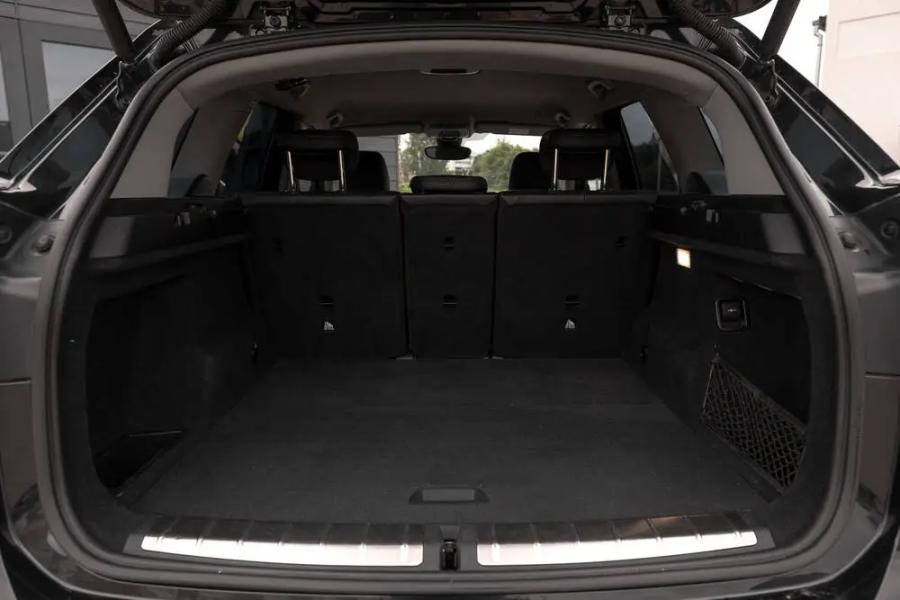 Black BMW X1 2016 in Jelgava, with an engine capacity of 2.00 L and mileage of 235 thousand km for 13850 €, photo 12 on AUTOMOTO.COM.LV