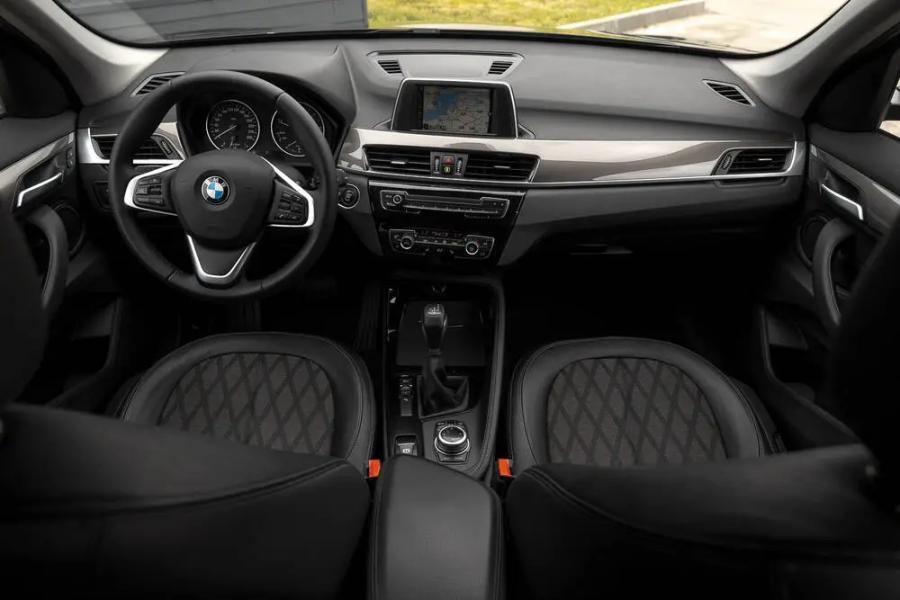 Black BMW X1 2016 in Jelgava, with an engine capacity of 2.00 L and mileage of 235 thousand km for 13850 €, photo 13 on AUTOMOTO.COM.LV