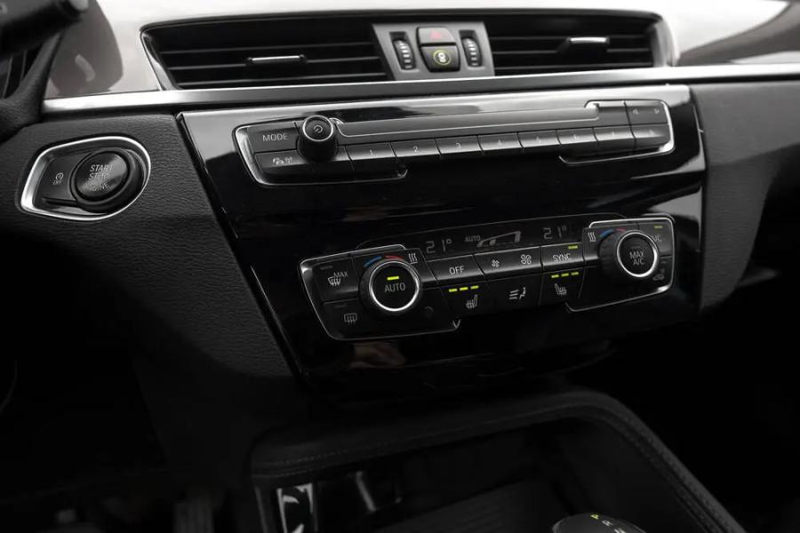 Black BMW X1 2016 in Jelgava, with an engine capacity of 2.00 L and mileage of 235 thousand km for 13850 €, photo 15 on AUTOMOTO.COM.LV