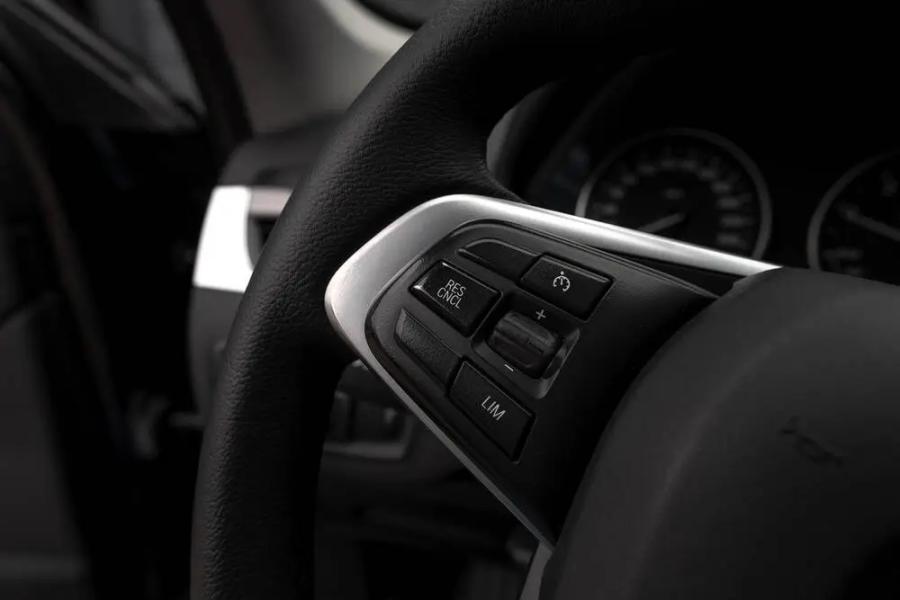 Black BMW X1 2016 in Jelgava, with an engine capacity of 2.00 L and mileage of 235 thousand km for 13850 €, photo 21 on AUTOMOTO.COM.LV
