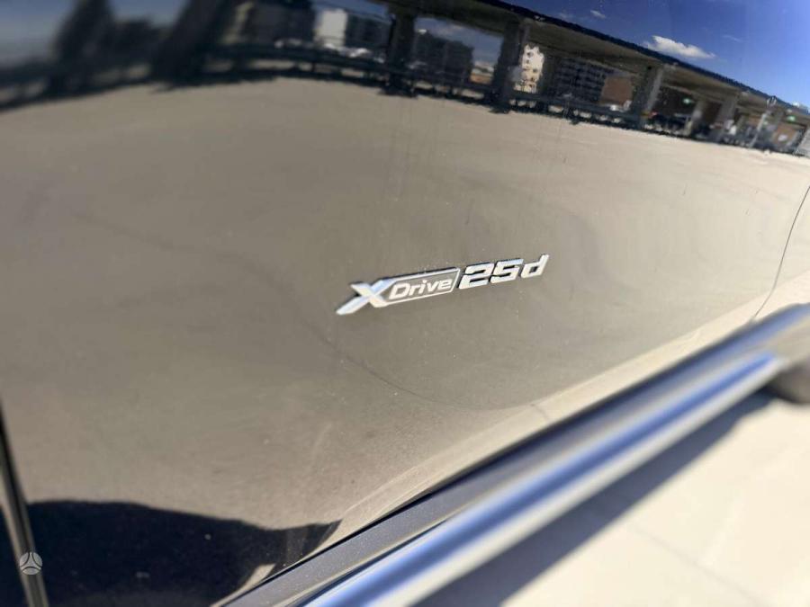 Black BMW X1 2016 in Vilnius, with an engine capacity of 2.00 L and mileage of 214 thousand km for 10600 €, photo 16 on AUTOMOTO.COM.LV