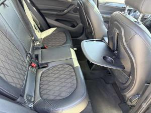 Black BMW X1 2016 in Vilnius, with an engine capacity of 2.00 L and mileage of 214 thousand km for 10600 €, photo 20 on AUTOMOTO.COM.LV