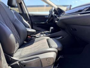 Black BMW X1 2016 in Vilnius, with an engine capacity of 2.00 L and mileage of 214 thousand km for 10600 €, photo 21 on AUTOMOTO.COM.LV