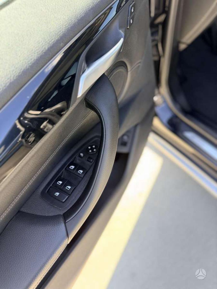 Black BMW X1 2016 in Vilnius, with an engine capacity of 2.00 L and mileage of 214 thousand km for 10600 €, photo 29 on AUTOMOTO.COM.LV
