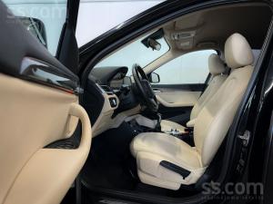 Black BMW X1 2016 in Jurmala, with an engine capacity of 2.00 L and mileage of 269 thousand km for 11990 €, photo 17 on AUTOMOTO.COM.LV