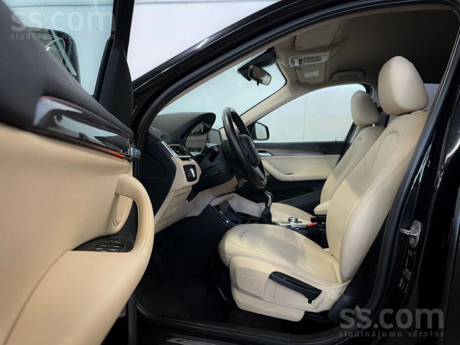 Black BMW X1 2016 in Jurmala, with an engine capacity of 2.00 L and mileage of 269 thousand km for 11990 €, photo 17 on AUTOMOTO.COM.LV