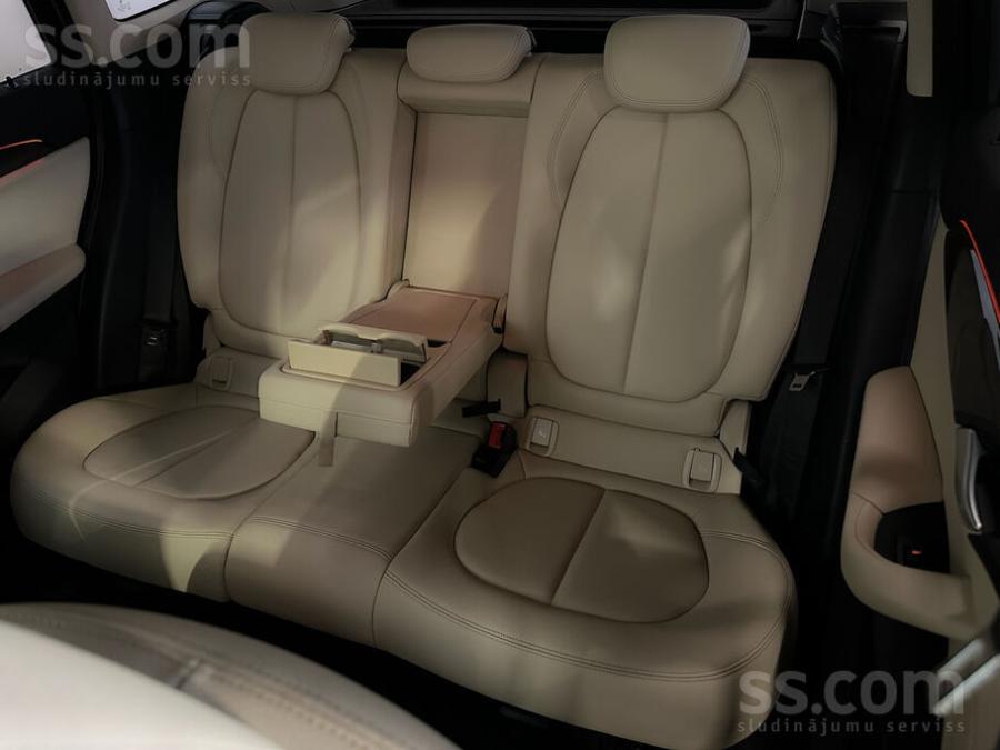 Black BMW X1 2016 in Jurmala, with an engine capacity of 2.00 L and mileage of 269 thousand km for 11990 €, photo 29 on AUTOMOTO.COM.LV