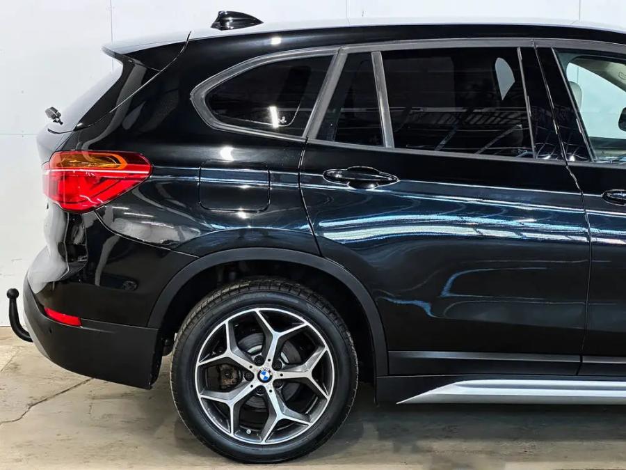 Black BMW X1 2016 in Jurmala, with an engine capacity of 2.00 L and mileage of 269 thousand km for 11990 €, photo 17 on AUTOMOTO.COM.LV