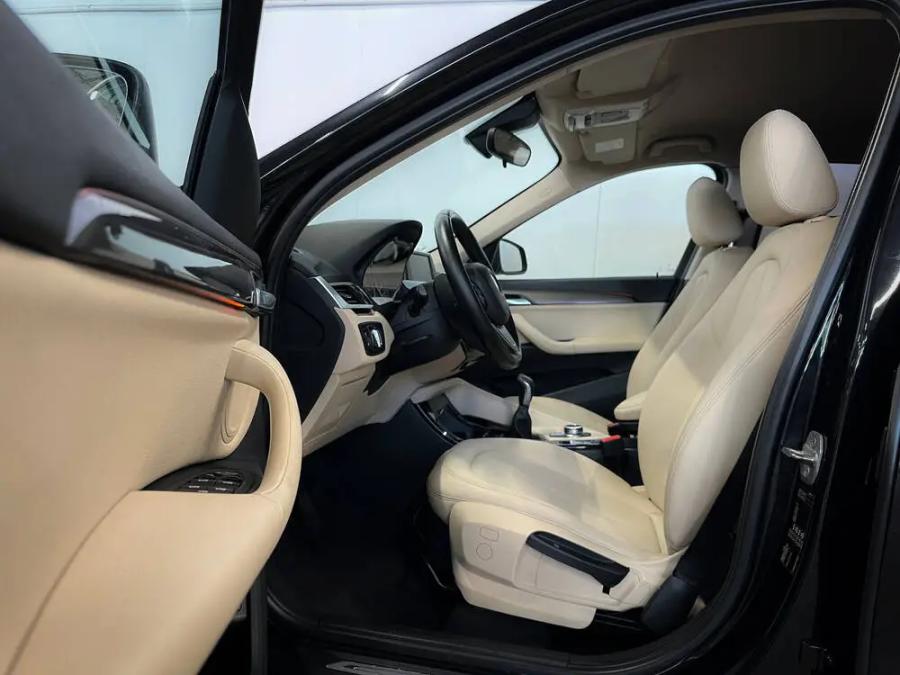 Black BMW X1 2016 in Jurmala, with an engine capacity of 2.00 L and mileage of 269 thousand km for 11990 €, photo 22 on AUTOMOTO.COM.LV