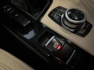 Black BMW X1 2016 in Jurmala, with an engine capacity of 2.00 L and mileage of 269 thousand km for 11990 €, photo 31 on AUTOMOTO.COM.LV