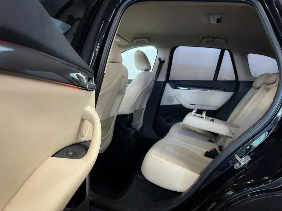 Black BMW X1 2016 in Jurmala, with an engine capacity of 2.00 L and mileage of 269 thousand km for 11990 €, photo 34 on AUTOMOTO.COM.LV