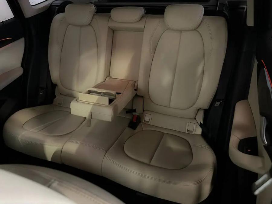 Black BMW X1 2016 in Jurmala, with an engine capacity of 2.00 L and mileage of 269 thousand km for 11990 €, photo 35 on AUTOMOTO.COM.LV