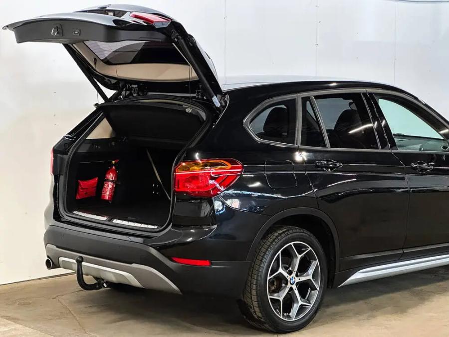 Black BMW X1 2016 in Jurmala, with an engine capacity of 2.00 L and mileage of 269 thousand km for 11990 €, photo 50 on AUTOMOTO.COM.LV
