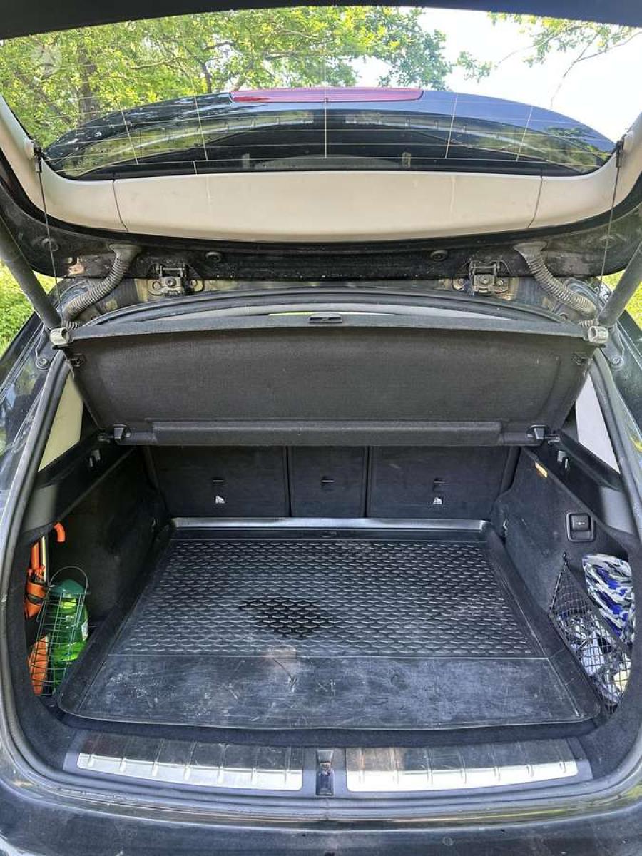 Black BMW X1 2016 in Kaunas, with an engine capacity of 2.00 L and mileage of 287 thousand km for 12500 €, photo 15 on AUTOMOTO.COM.LV