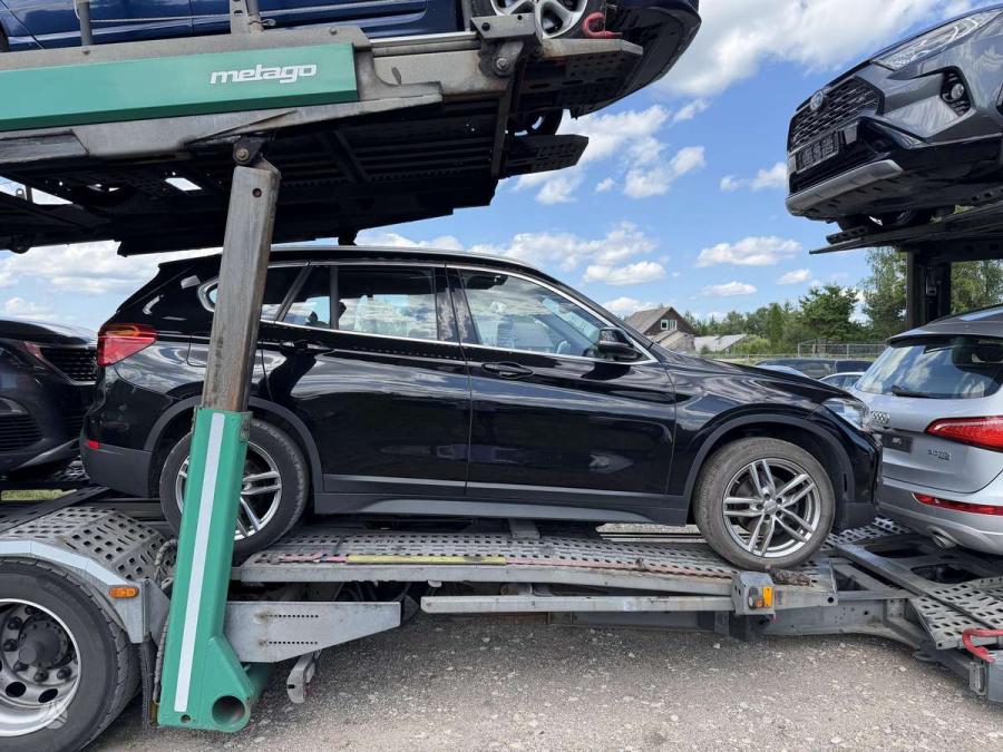 Black BMW X1 2016 in Utena, with an engine capacity of 2.00 L and mileage of 290 thousand km for 10950 €, photo 4 on AUTOMOTO.COM.LV