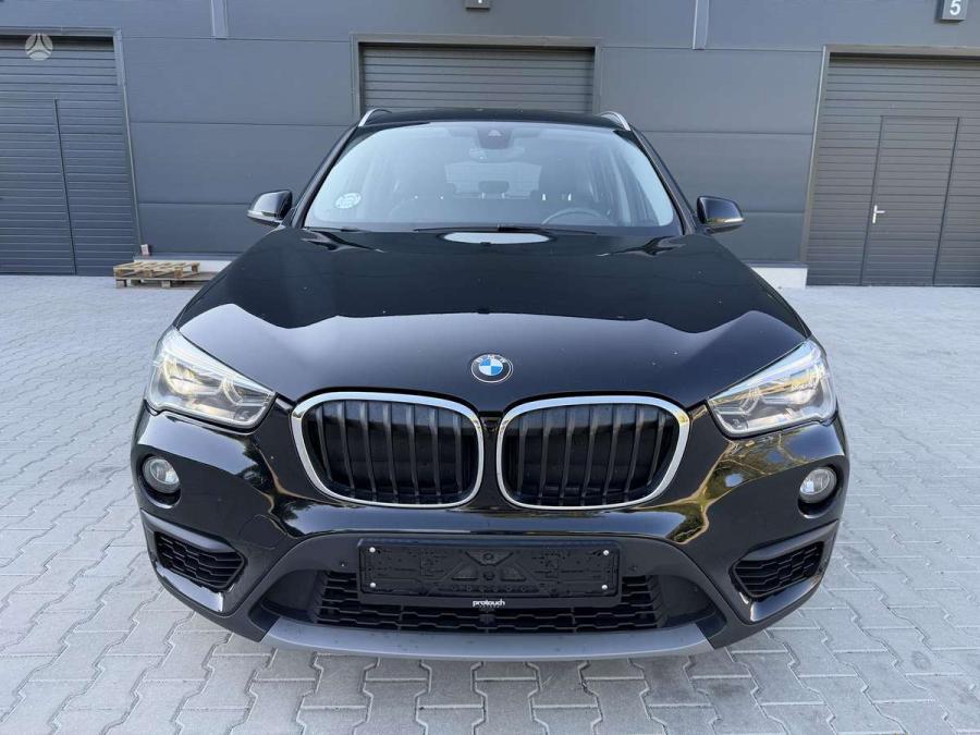 Black BMW X1 2016 in Utena, with an engine capacity of 2.00 L and mileage of 290 thousand km for 10950 €, photo 8 on AUTOMOTO.COM.LV