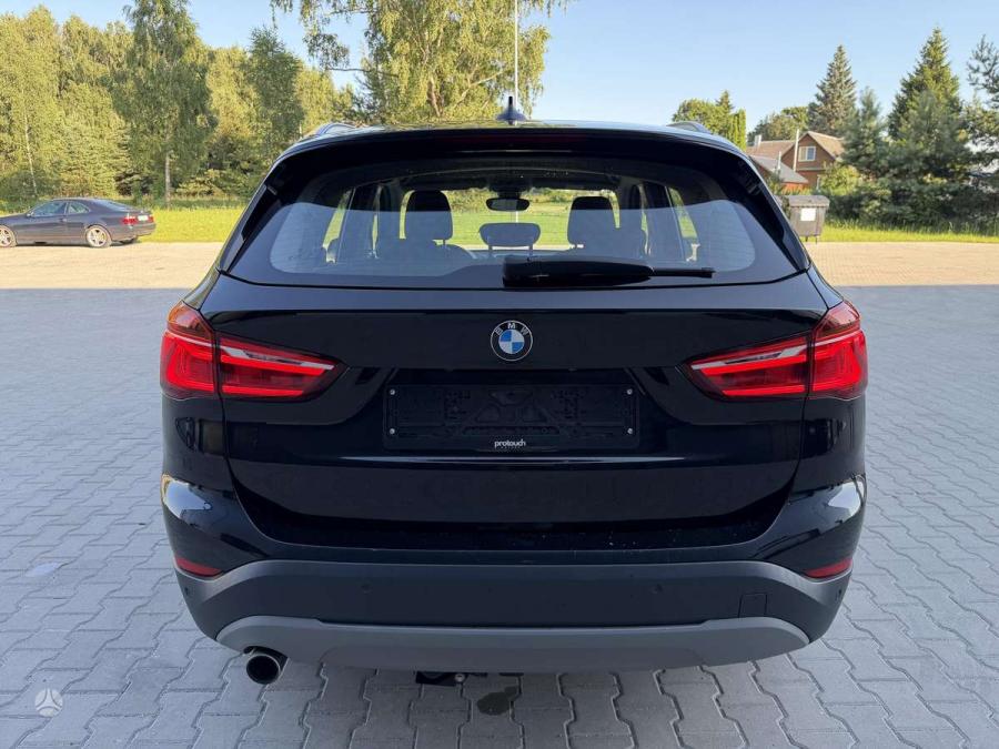 Black BMW X1 2016 in Utena, with an engine capacity of 2.00 L and mileage of 290 thousand km for 10950 €, photo 9 on AUTOMOTO.COM.LV