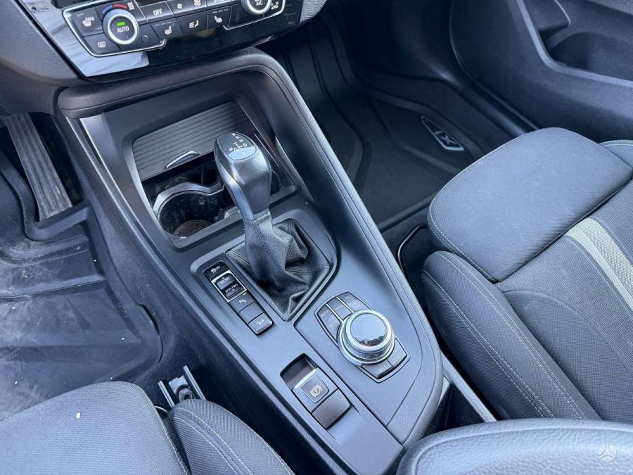 Black BMW X1 2016 in Utena, with an engine capacity of 2.00 L and mileage of 290 thousand km for 10950 €, photo 17 on AUTOMOTO.COM.LV
