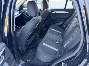 Black BMW X1 2016 in Utena, with an engine capacity of 2.00 L and mileage of 290 thousand km for 10950 €, photo 22 on AUTOMOTO.COM.LV