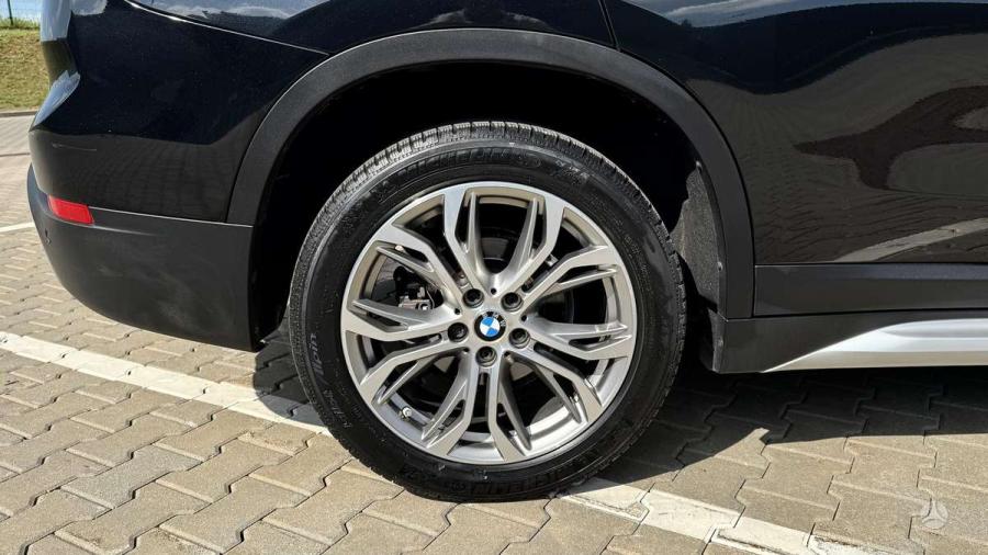 Black BMW X1 2016 in Vilnius, with an engine capacity of 2.00 L and mileage of 199 thousand km for 12590 €, photo 12 on AUTOMOTO.COM.LV