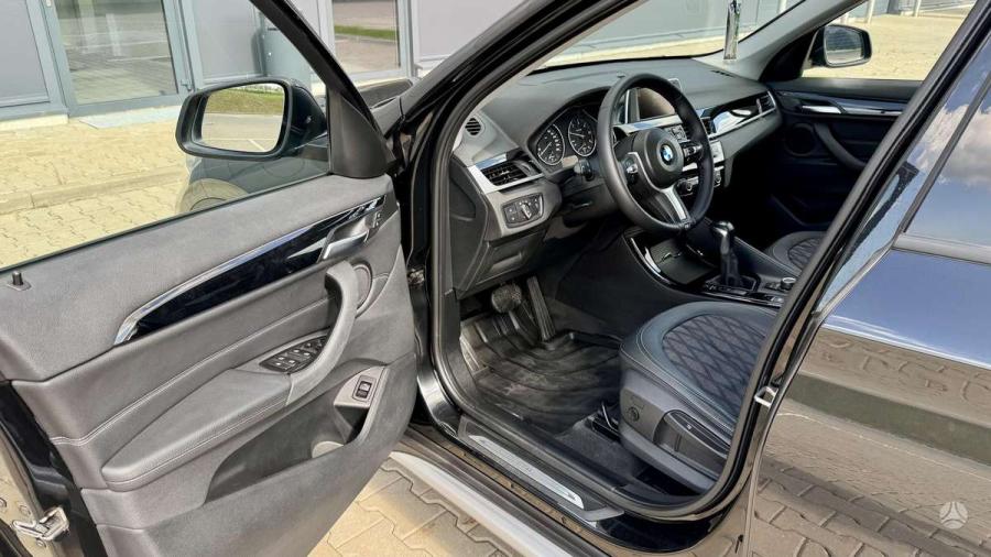 Black BMW X1 2016 in Vilnius, with an engine capacity of 2.00 L and mileage of 199 thousand km for 12590 €, photo 13 on AUTOMOTO.COM.LV