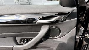 Black BMW X1 2016 in Vilnius, with an engine capacity of 2.00 L and mileage of 199 thousand km for 12590 €, photo 15 on AUTOMOTO.COM.LV