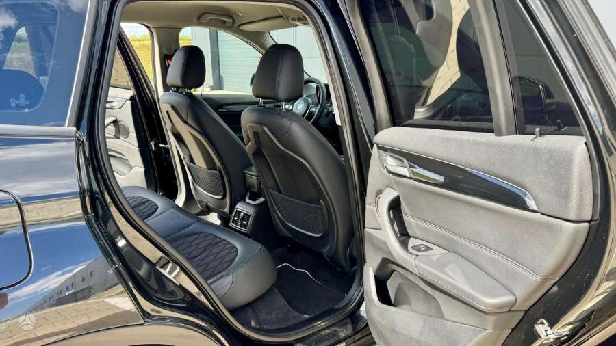 Black BMW X1 2016 in Vilnius, with an engine capacity of 2.00 L and mileage of 199 thousand km for 12590 €, photo 18 on AUTOMOTO.COM.LV