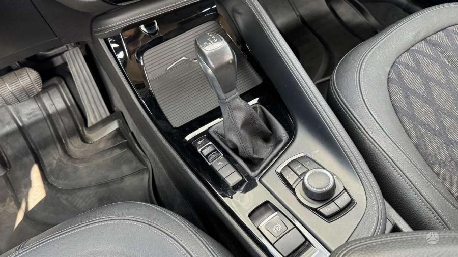 Black BMW X1 2016 in Vilnius, with an engine capacity of 2.00 L and mileage of 199 thousand km for 12590 €, photo 29 on AUTOMOTO.COM.LV