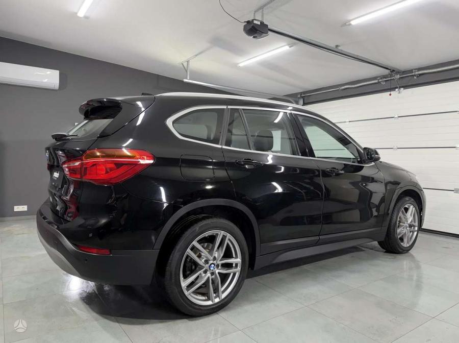 Black BMW X1 2016 in Utena, with an engine capacity of 2.00 L and mileage of 290 thousand km for 11150 €, photo 3 on AUTOMOTO.COM.LV