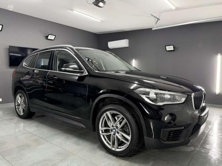 Black BMW X1 2016 in Utena, with an engine capacity of 2.00 L and mileage of 290 thousand km for 11150 €, photo 4 on AUTOMOTO.COM.LV