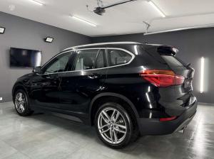 Black BMW X1 2016 in Utena, with an engine capacity of 2.00 L and mileage of 290 thousand km for 11150 €, photo 5 on AUTOMOTO.COM.LV
